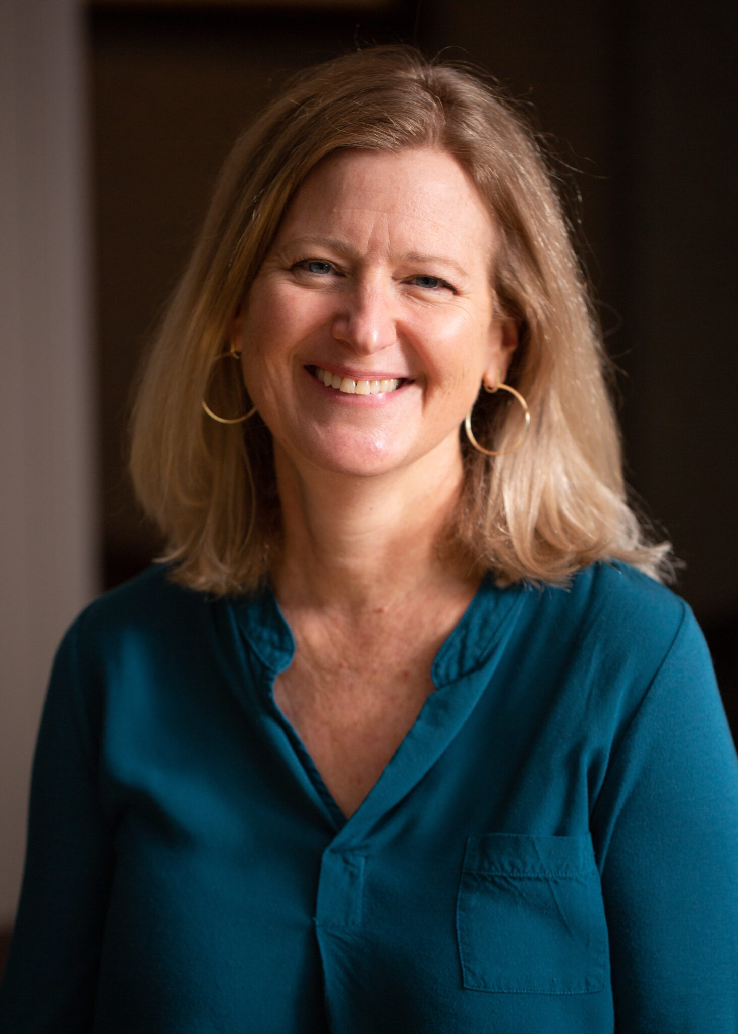 Meet TREAD LIGHTLY Author Elizabeth Kemp at Leigh’s Favorite Books ...